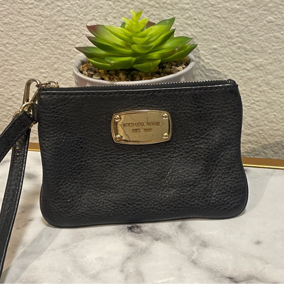 Michael Kors | Bags | Michael Kors Wristlet Wallet | Poshmark